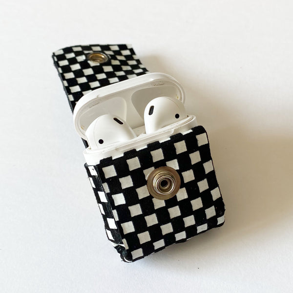 Checkered AirpPod Case – Day's Eye